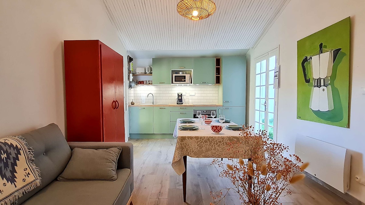 Bonita casa en el corazón de Loix con aparcamiento. - Airbnb