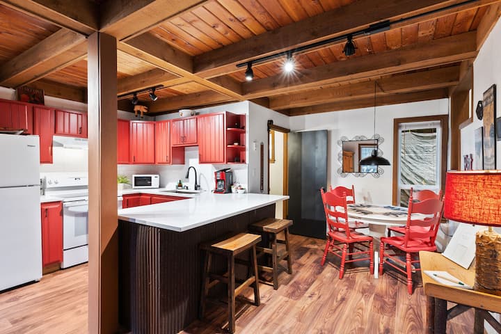 Aprés Chalet-cascade Retreat W/ Hot Tub Near River - Skykomish, WA