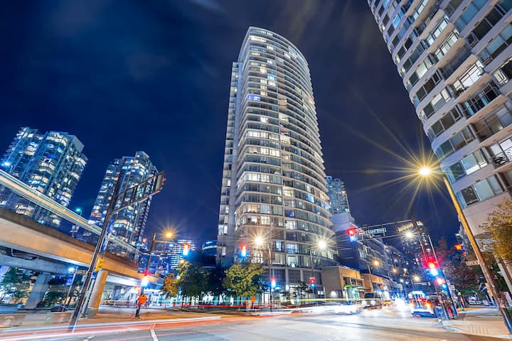 Gorgeous Modern Downtown Unit Fantastic City Views - Vancouver