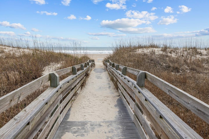 Barefoot Bungalow -Just A Few Dates Left For The - Atlantic Beach, NC