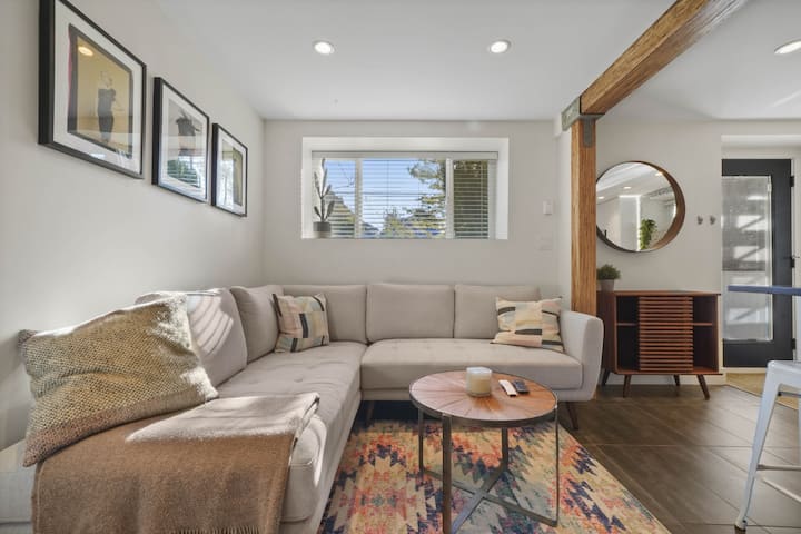 Luxury Modern 2br Located Near Commercial Drive - Vancouver