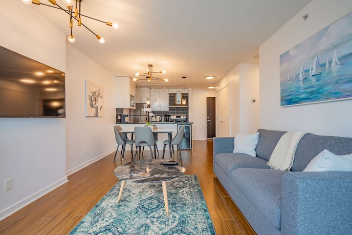 Gorgeous Downtown Unit + Parking - Vancouver