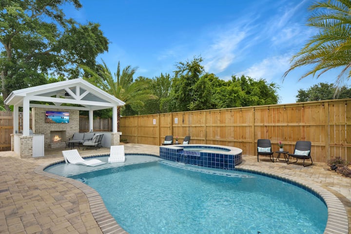 Island Attitude - 6 Bed/5 Bath Home- Private Pool! - Brunswick, GA