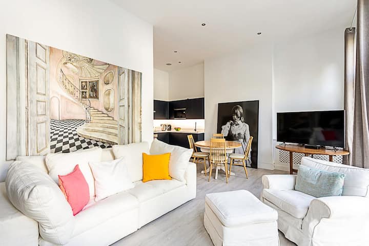 Elegant 3 Bed Apartment In Earls Court - London