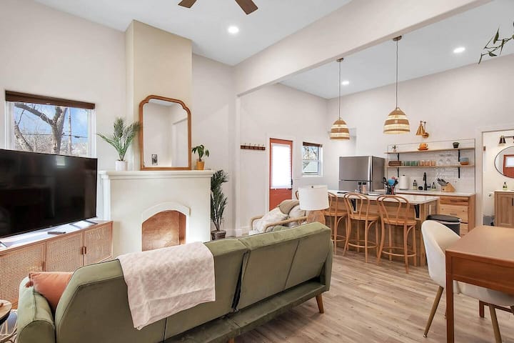 Abode I - Gorgeous Southwest-style Duplex - Moorings Beach, Wichita