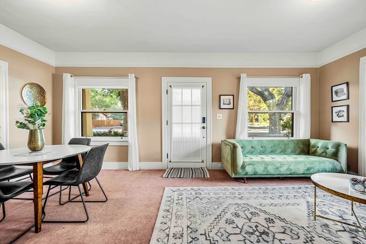 Stylish 1920s Unit In Downtown Flagstaff W/ Hottub - Flagstaff, AZ