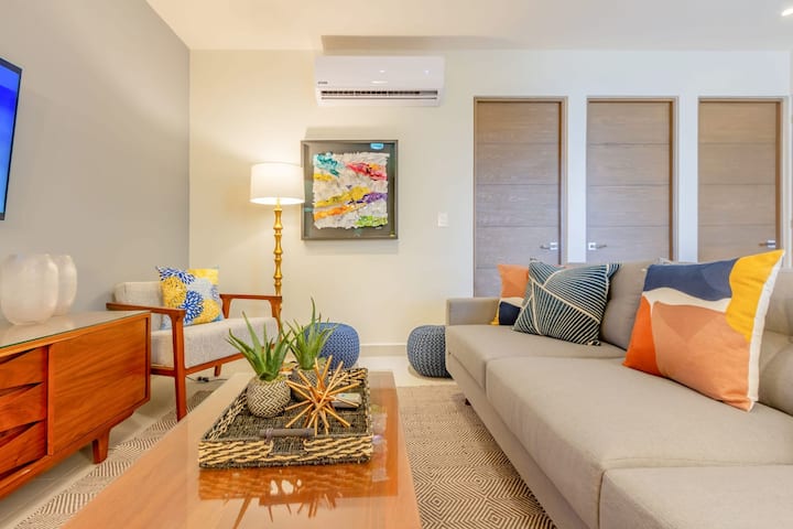 Beachfront Ground-floor Condo, 9 Pools, Beach Club - Akumal