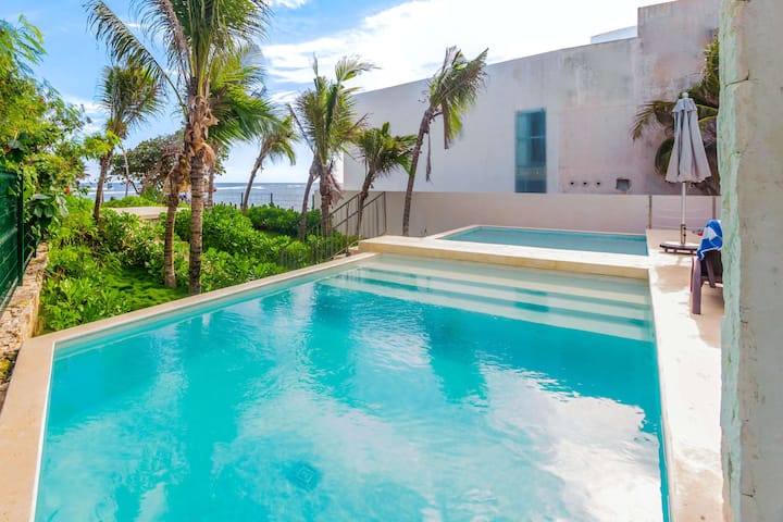 Beachfront Family, 9 Pools & Beach Club Access - Akumal