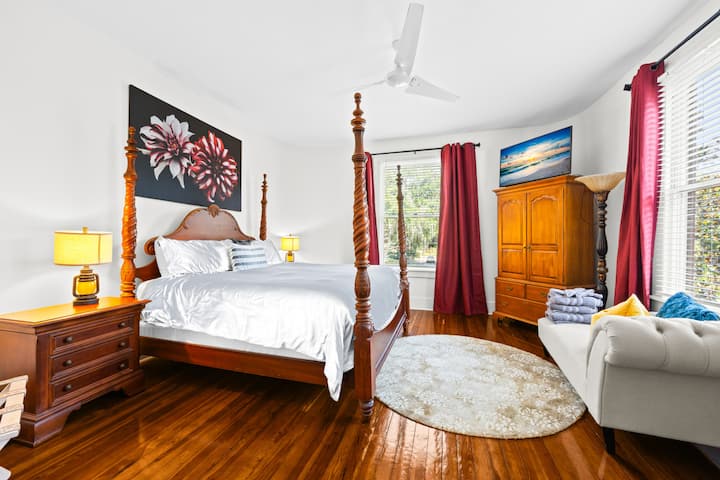 Beautiful Historic Downtown Apt - Walk Everywhere - Gainesville, FL