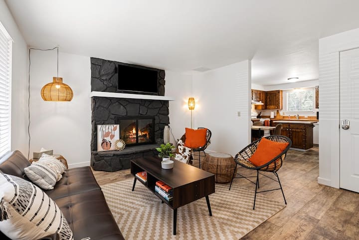 Pet Friendly- Large Backyard - Boise, ID