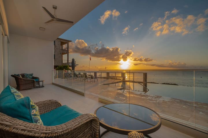 Modern Oceanfront 1 Bdr Condo /W Pool + Diving - West Bay