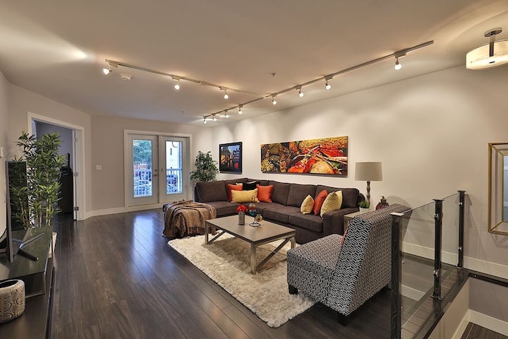 Ice District | 2 Kings | Private Parking | Patio - Alberta