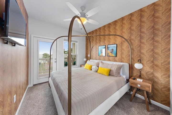 Bayfront Cottage| Pool | Hot Tub | Close To Beach - Port Isabel, TX