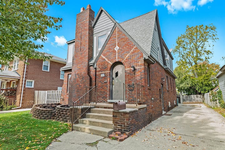 Charming 2 Family Duplex Home | Downtown Royal Oak - Royal Oak, MI