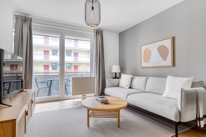 Modern Leopoldstadt 1br W/ Balcony & Elevator, Nr Metro U2, By Blueground - Viena
