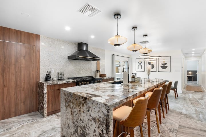 Modern Mountain Home / Hot Tub /Chef's Kitchen - Flagstaff, AZ