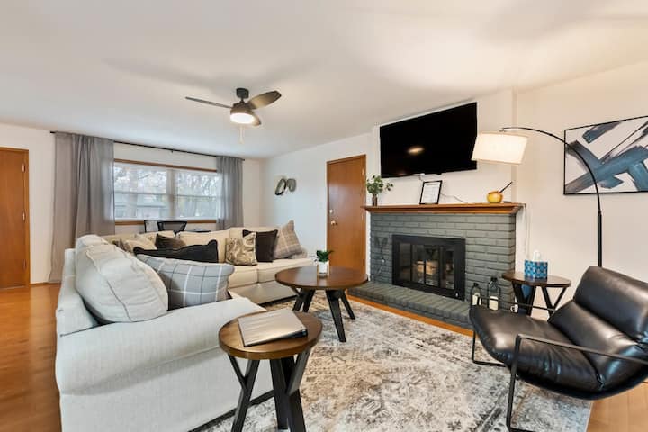 3 Bed 2 Bath Home W/ 2 Car Garage & Fitness Room - Tanganyika Wildlife Park, Goddard
