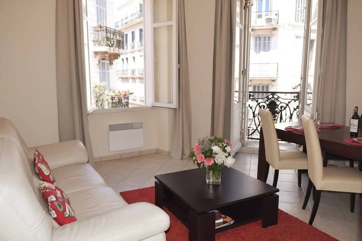 Bonito Aire Acondicionado, 2 Habitaciones, 3 Habitaciones, Cocina Separada, A 50 Metros De La Rue D'antibes. - Cannes
