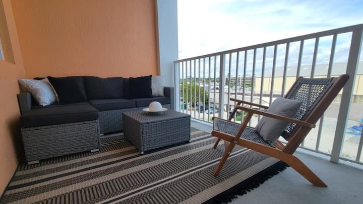 Turnkey Tranquility W/ Marina & Intracoastal Views - Boynton Beach, FL