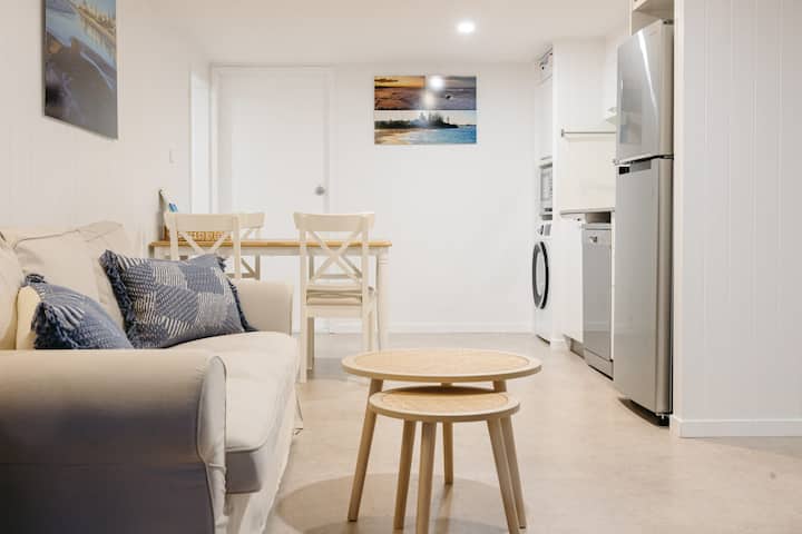 Moffat Beach Coastal Contemporary Unit B - Bribie Island