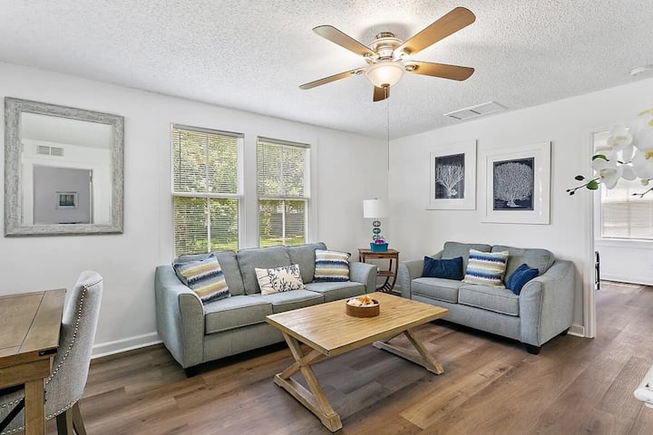 Orange Door Bungalow - Central, Cozy, 3br - Jacksonville, FL