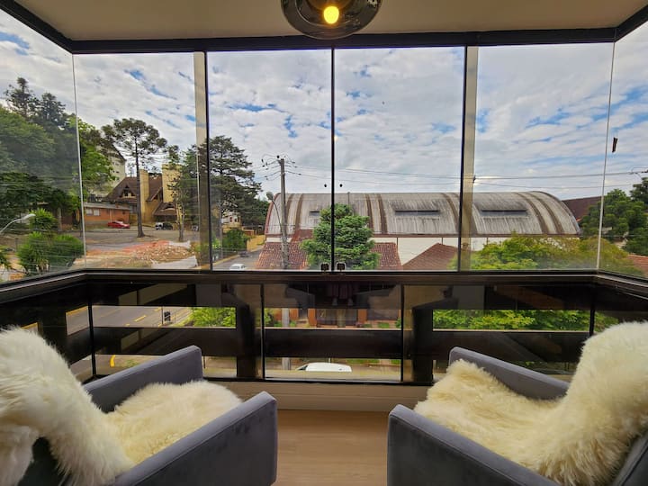 Lindo Apartamento No Centro De Gramado | 3 Quartos | 80 Metros Rua Coberta - Gramado