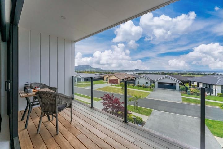 Blue Dun Views - Stunning Lake & Mountain Views - Lake Taupo