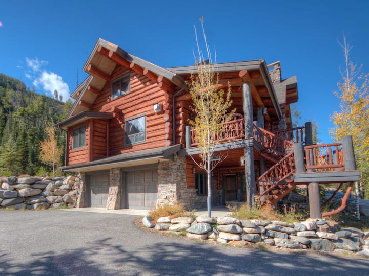 Big Sky Vacation Rentals: Mv Souvenirs Lodge - Big Sky, MT