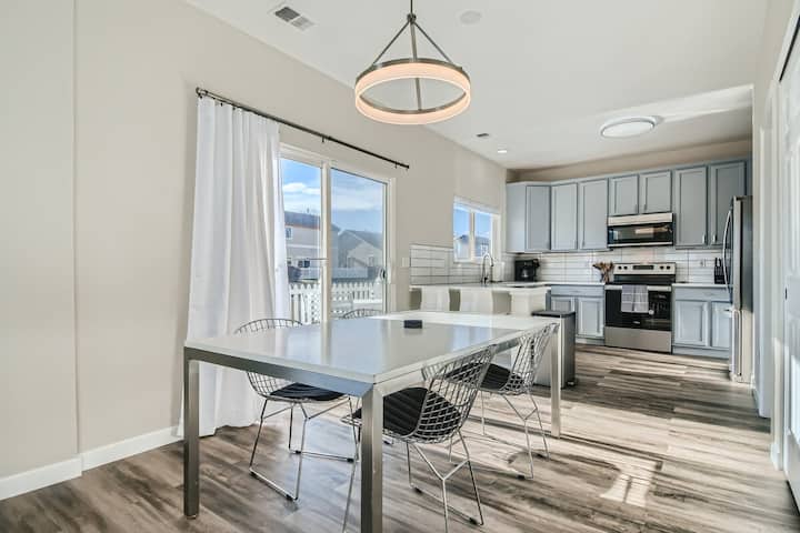 Lovely 3 Bdr / 3 Ba - 20 Min Denver - Thornton, CO