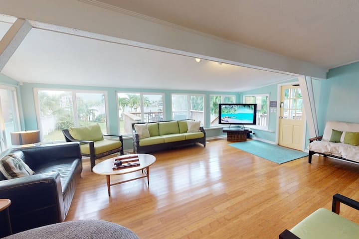 Private Bayfront House With Dock &Yard, Near Beach - Treasure Island, FL