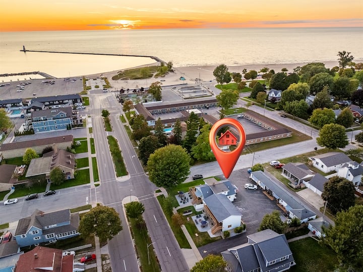 Mitten Flats #3 - 1 Block To The Beach! Hot Tub! - Ludington, MI