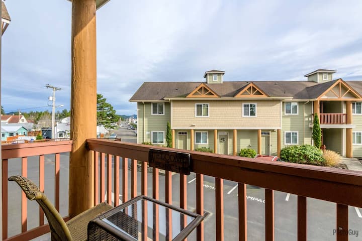 New Listing! Adorable Old Town Florence Condo - Florence, OR
