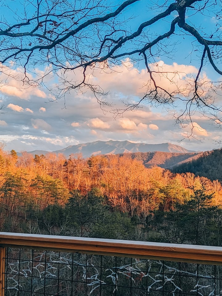 Fall Foliage With Mountain Views And Hot Tub - Pigeon Forge, TN