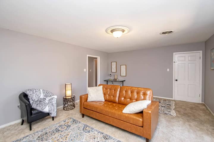 Stylish Workforce Housing Fast Wi-fi Pet Friendly - Little Rock, AR