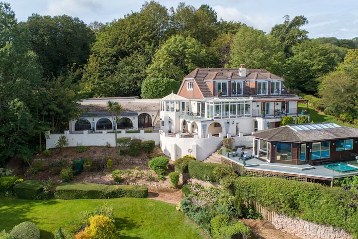 Seaside Escape With Its Own Heated Swimming Pool - Torquay