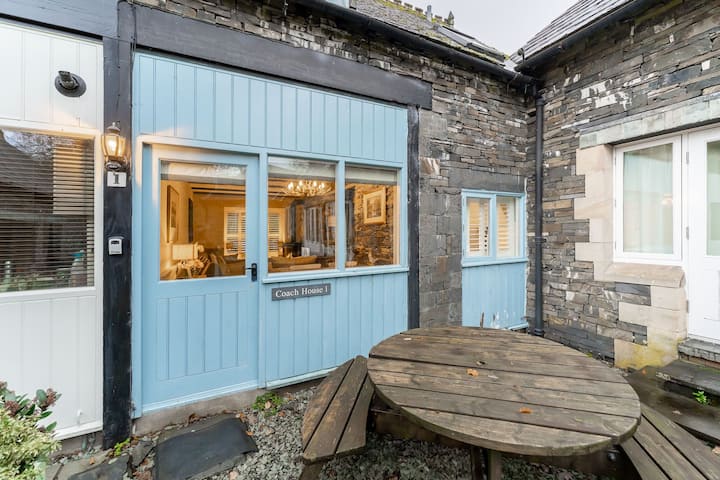 Coach House One, Sleeps 4 -Shared Lake Access - Ambleside