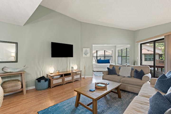 Updated Condo | Steps To Beach & Village W/pool - Jekyll Island, GA