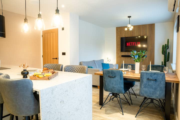 Highspec Home •Office •Skytv •Families/contractors - Warrington