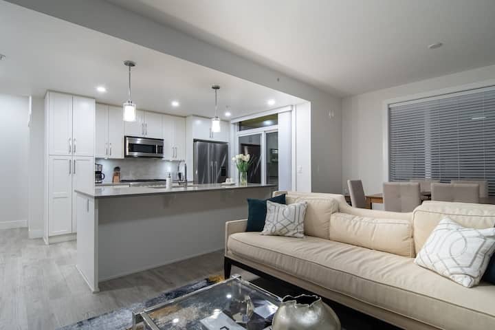 Luxury Living Near The Lake - Abbotsford