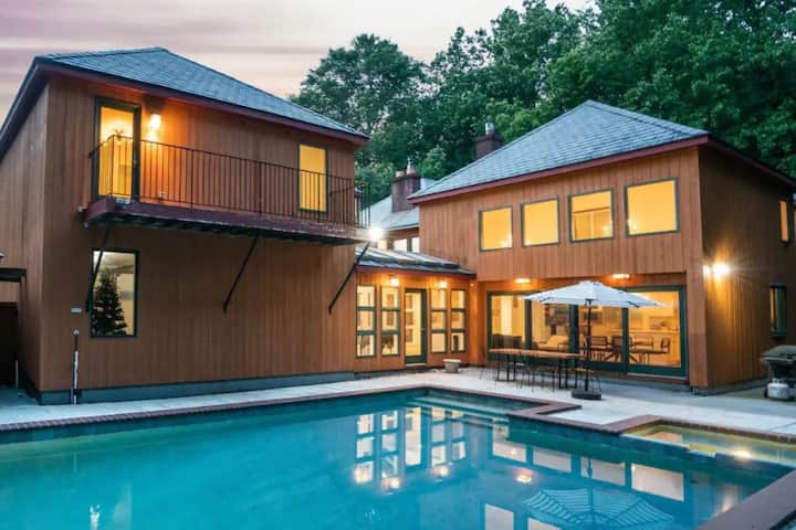 White Plains Midterm Jacuzzi Heated Pool Game Room - White Plains, NY