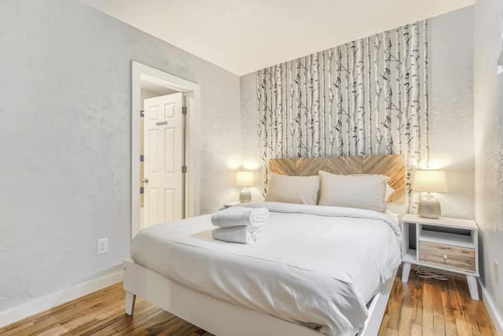 2bd Apartment, Pet Friendly! - Colorado Springs, CO