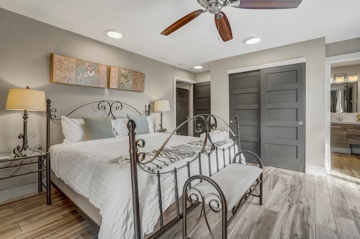 Red Rock Loft! Trails Apartment W/ Bbq & Fire Pit - Colorado Springs, CO