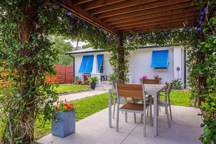 Adorable 2 Bdrm Cottage Walkable To Downtown - St. Augustine Beach, FL