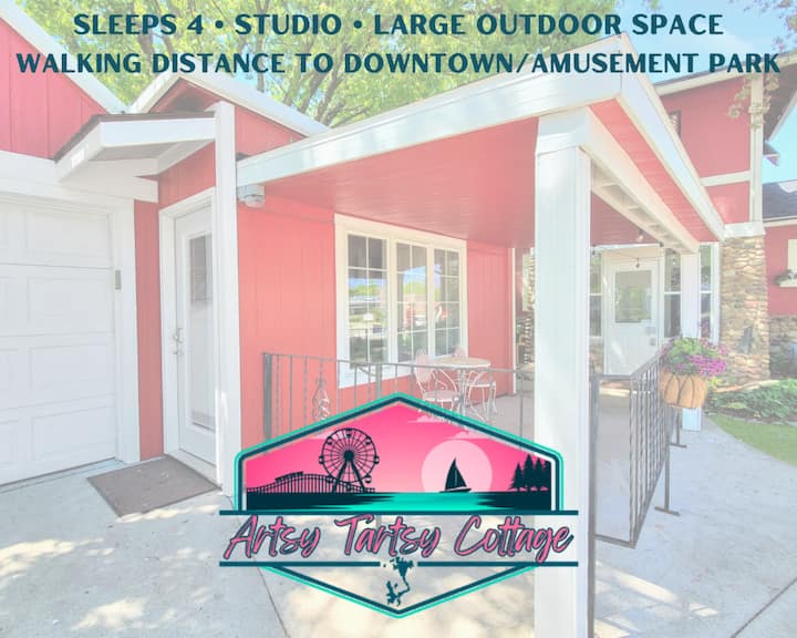 Artsy Tartsy Bunk House Off West Lake Okoboji - Okoboji, IA