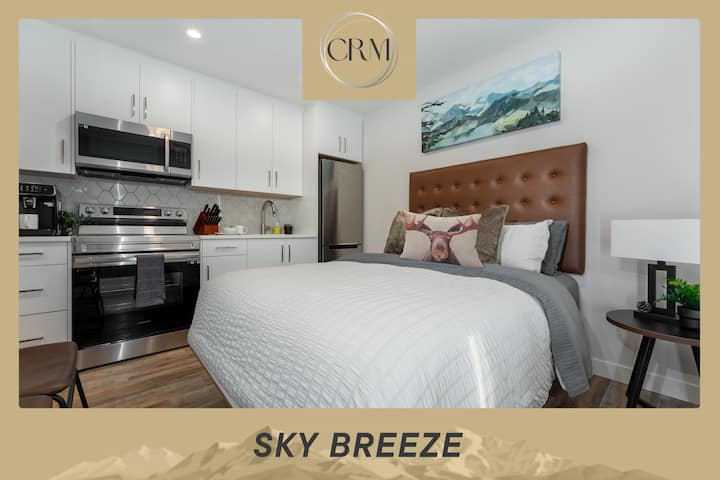 Sky Breeze | Micro Studio| Pool, Hot Tub & Parking - Canmore