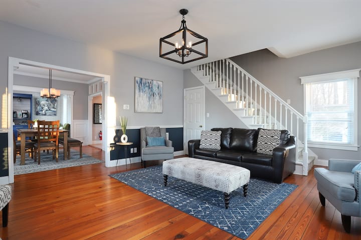 Hot Tub! Firepit! Walk To Downtown. By Ivy House. - Saugatuck, MI