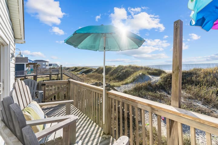 Oceanfront 3br W/ Private Deck • Steps To Beach - Oak Island, NC