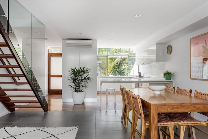 1 James Cook Apartments - Opposite Clarkes Beach - Byron Bay