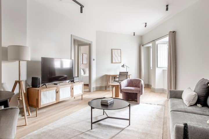 Blueground | Estrela, Kitchen & Furniture - Alcántara