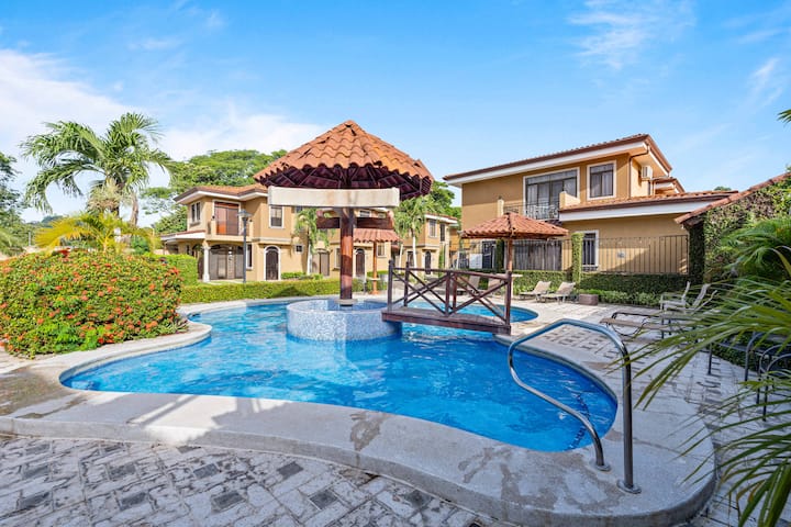 Villa With Pool, Gated Playas Del Coco Getaway - Playa Hermosa